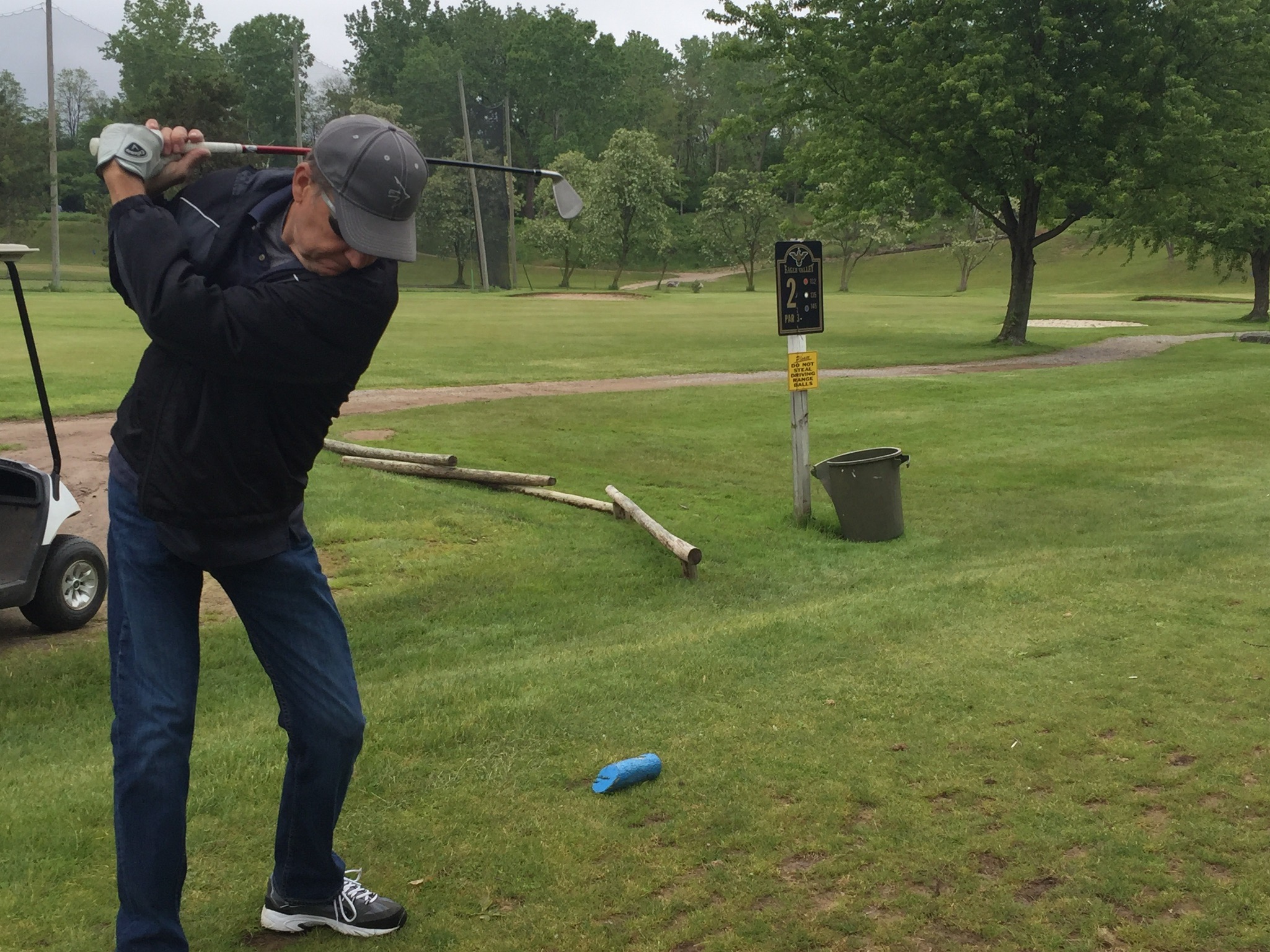 Great form, John, but check out the yellow sign - "Please do not steal ...